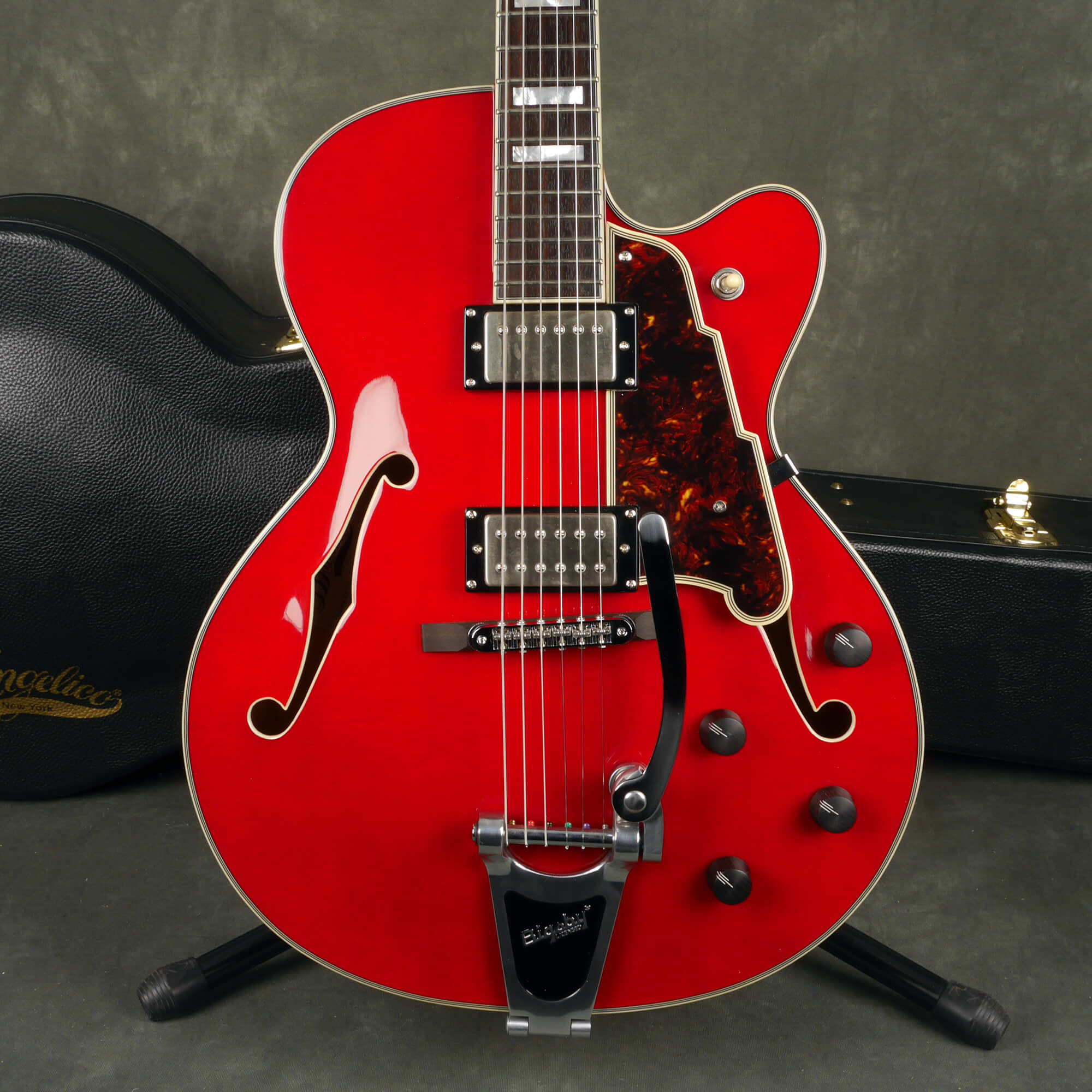 D Angelico EX175 Jazz Guitar with Bigsby - Wine Red w/Hard Case - 2nd ... D Angelico EX175 Jazz Guitar with Bigsby - Wine Red w/Hard Case - 2nd ...