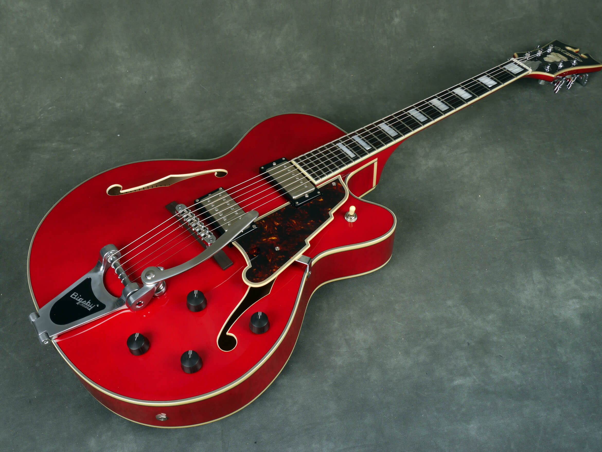 D Angelico EX175 Jazz Guitar with Bigsby - Wine Red w/Hard Case - 2nd ... D Angelico EX175 Jazz Guitar with Bigsby - Wine Red w/Hard Case - 2nd ...