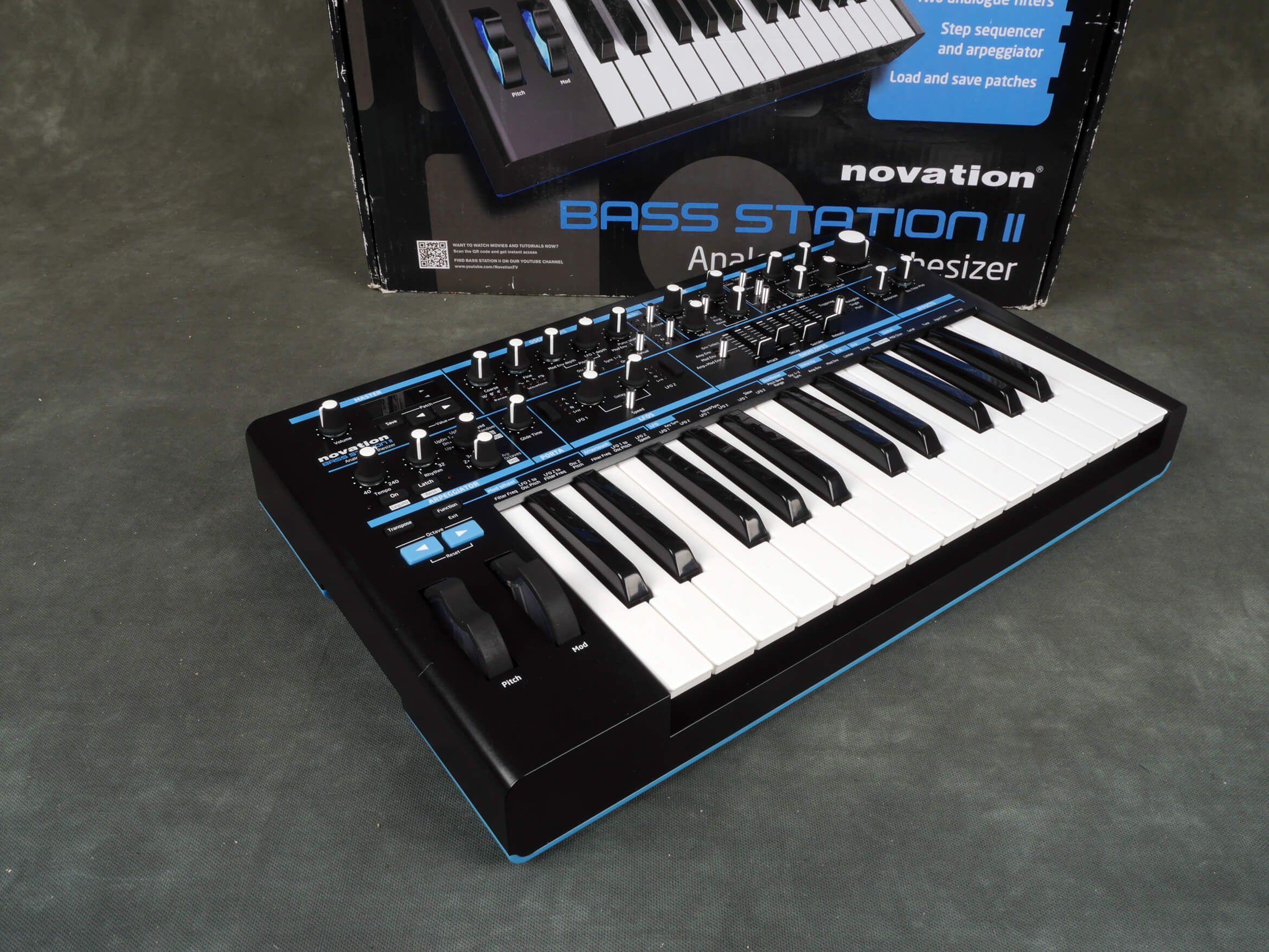Novation Bass Station Ii Analog Synthesizer Wbox 2nd Hand Rich Tone Music